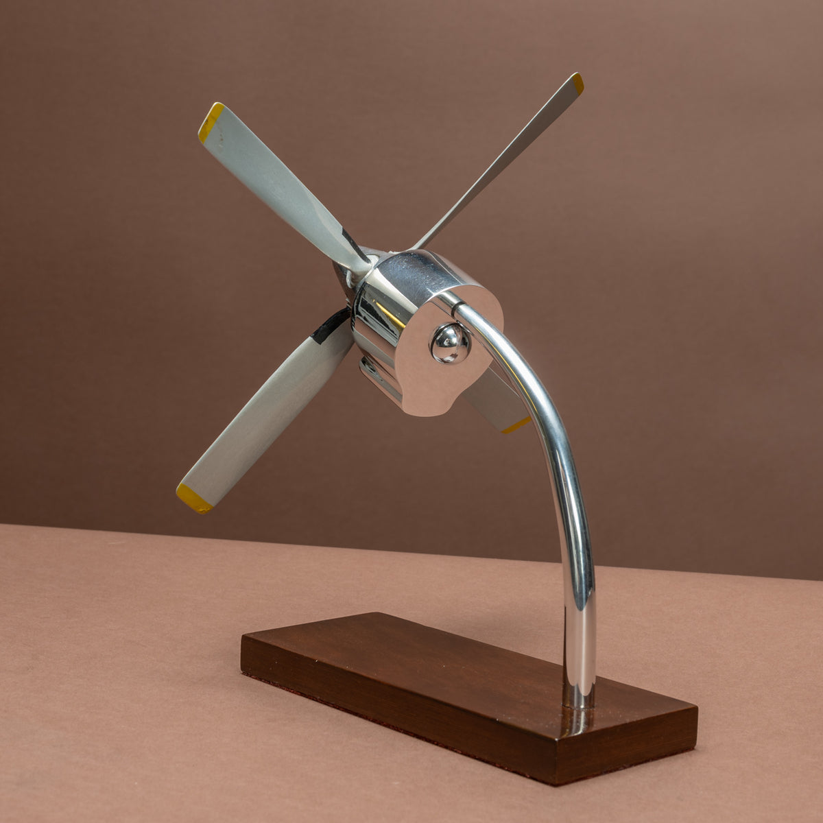 Aircraft Propeller Engine Model – Bentleys London