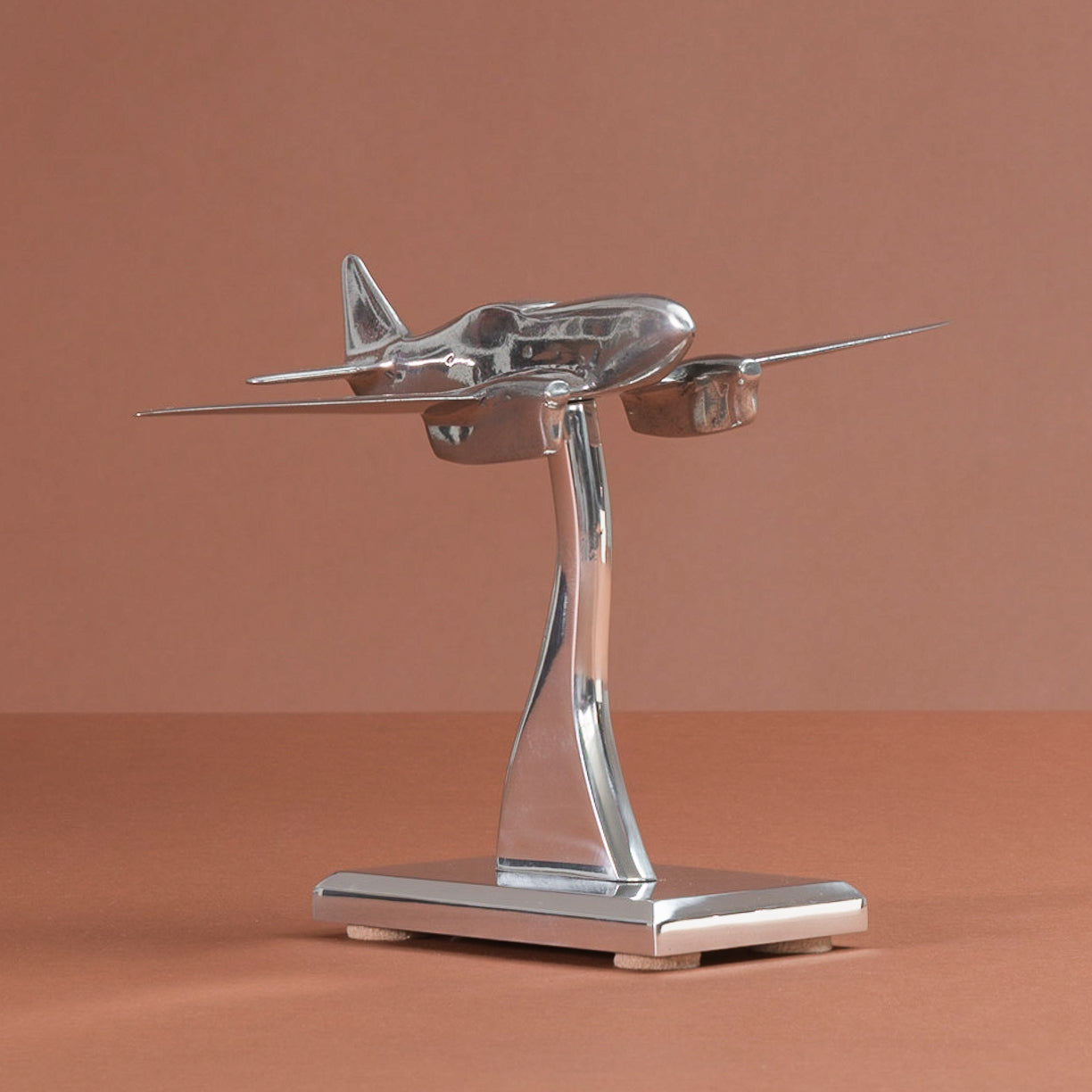 Polished Aluminium de Havilland DH.88 Comet Model – Bentleys London