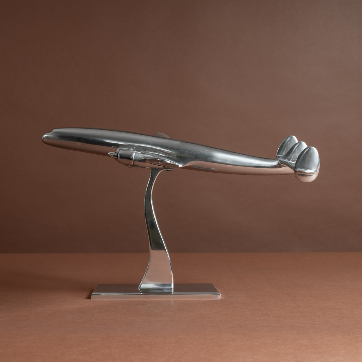 Large Polished Aluminium Lockheed Super Constellation Model – Bentleys ...