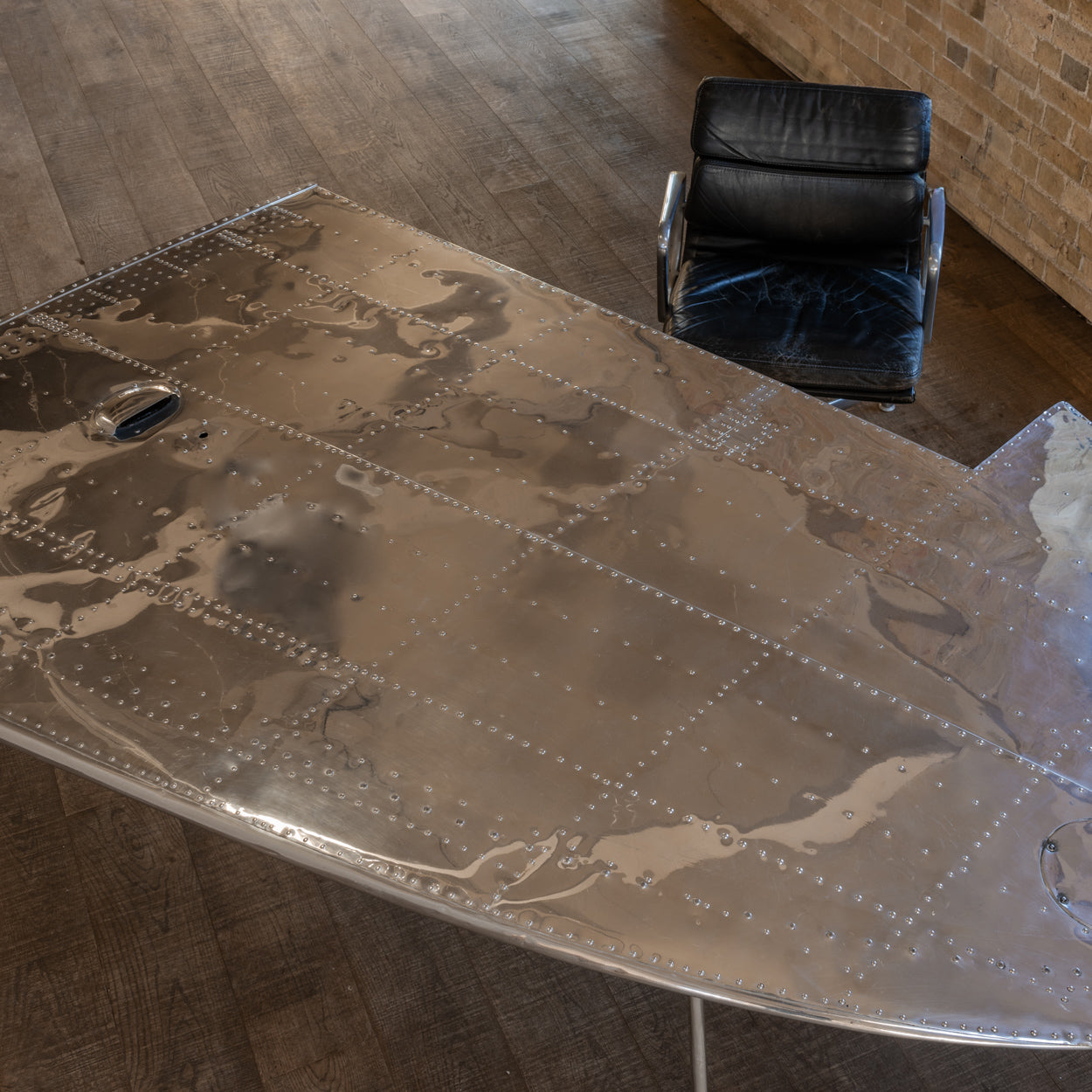 DC-3 ‘Dakota’ Wingtip Desk – Bentleys London