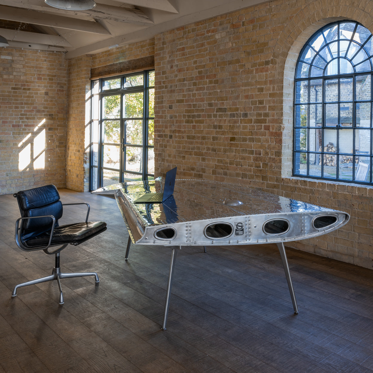 DC-3 ‘Dakota’ Wingtip Desk – Bentleys London