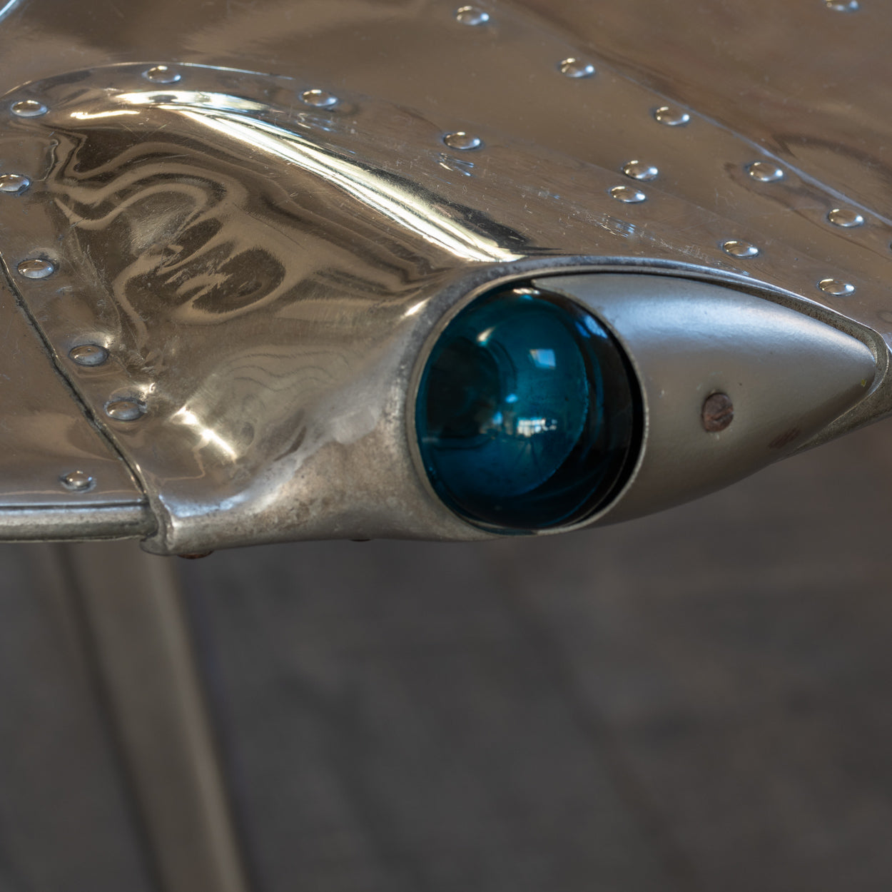 DC-3 ‘Dakota’ Wingtip Desk – Bentleys London