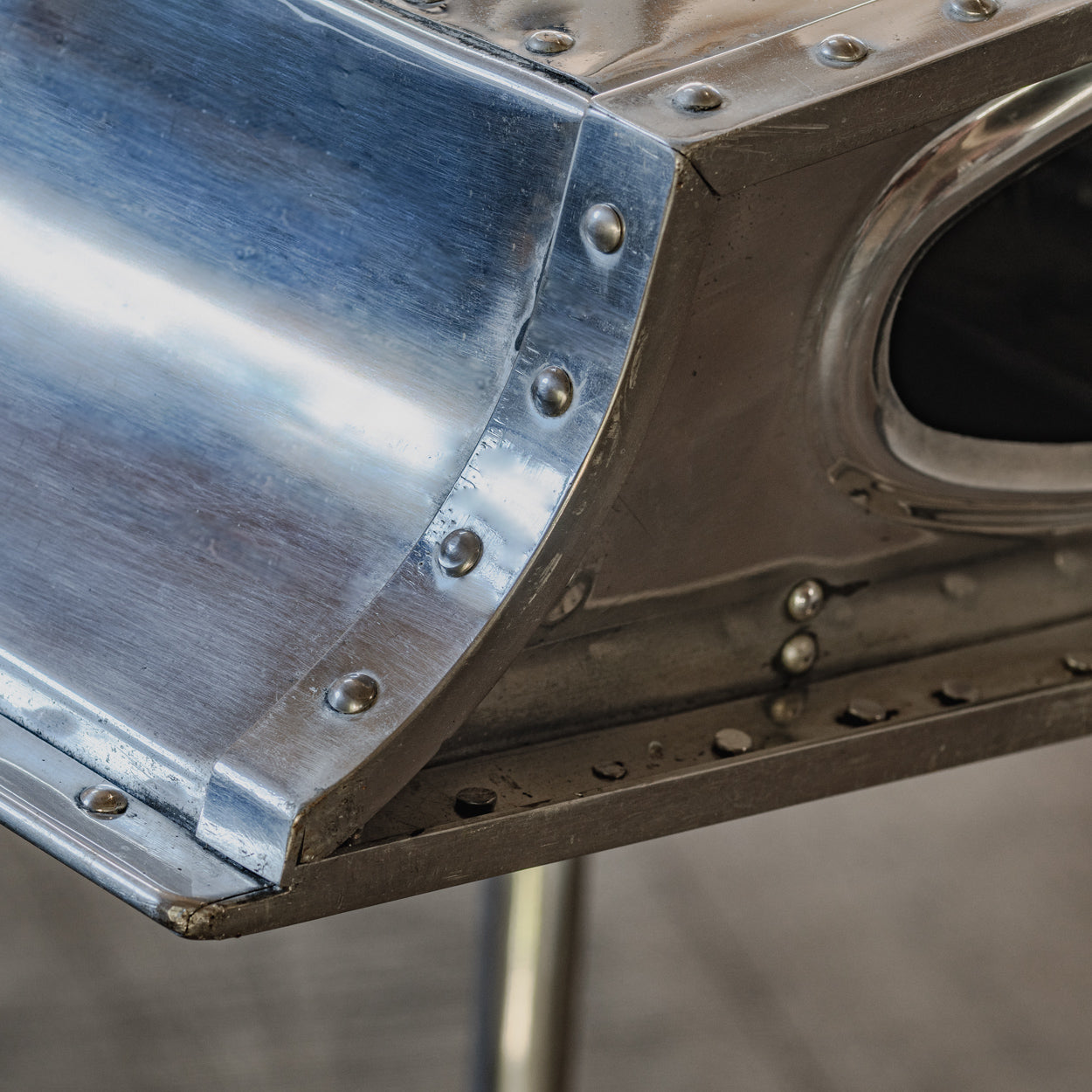 DC-3 ‘Dakota’ Wingtip Desk – Bentleys London