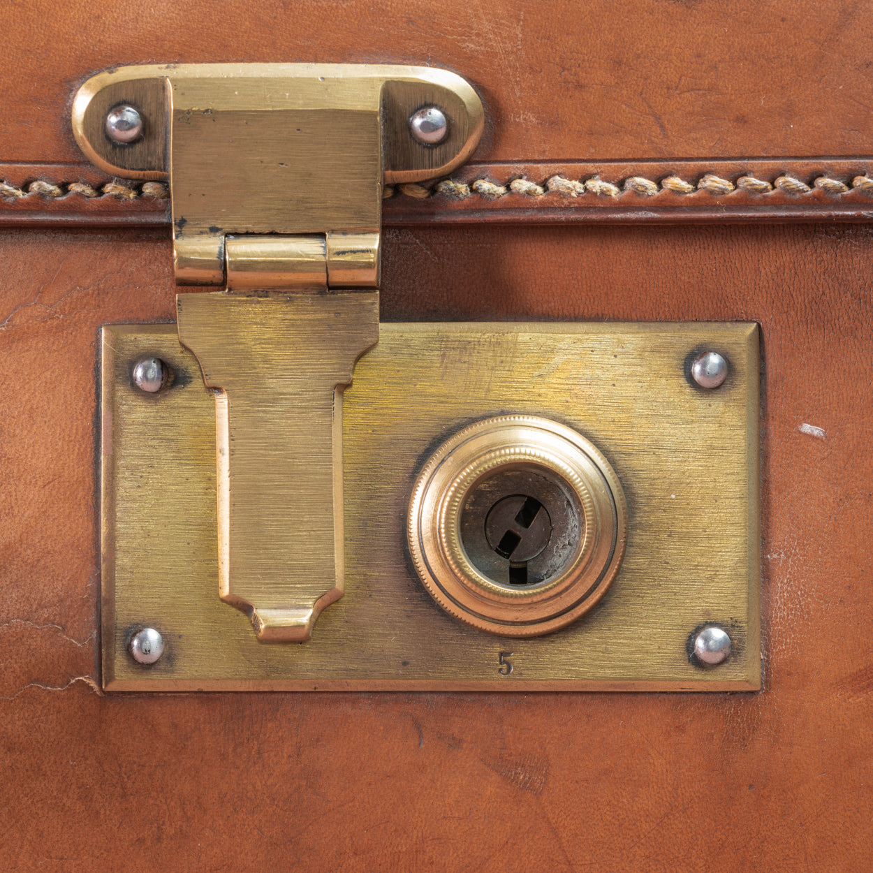 Mid Tan Leather Case – Bentleys London