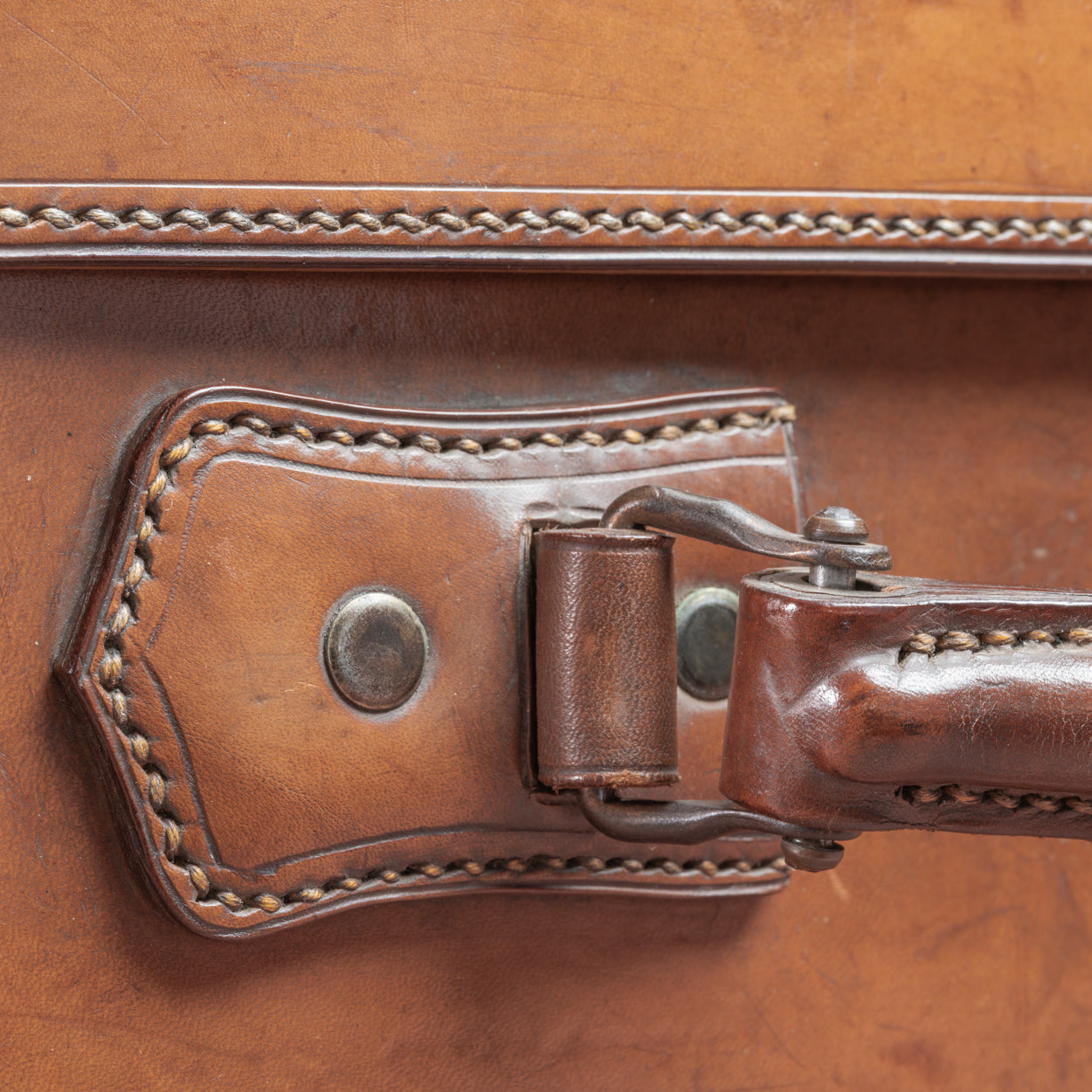 Mid Tan Leather Case – Bentleys London