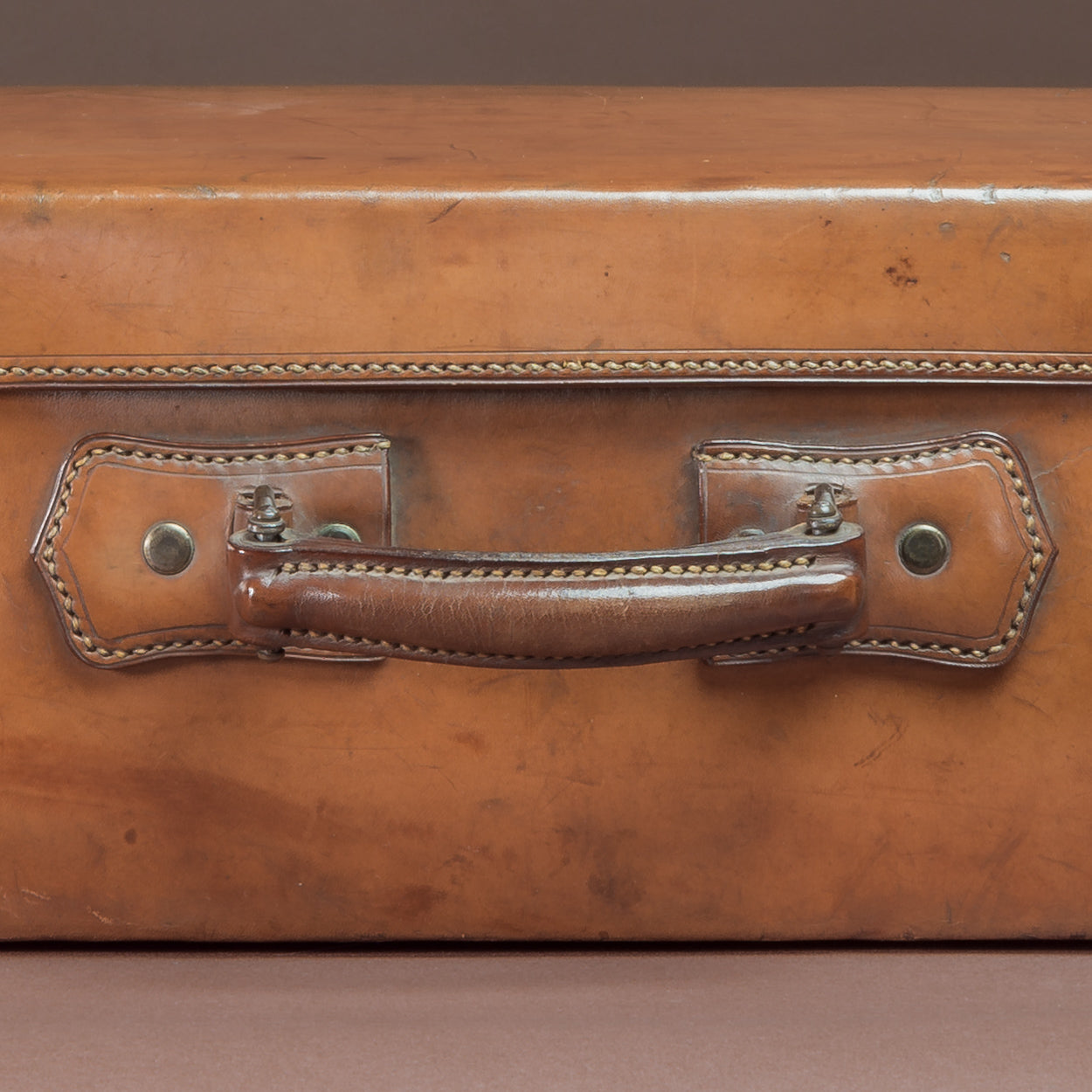 Mid Tan Leather Case – Bentleys London