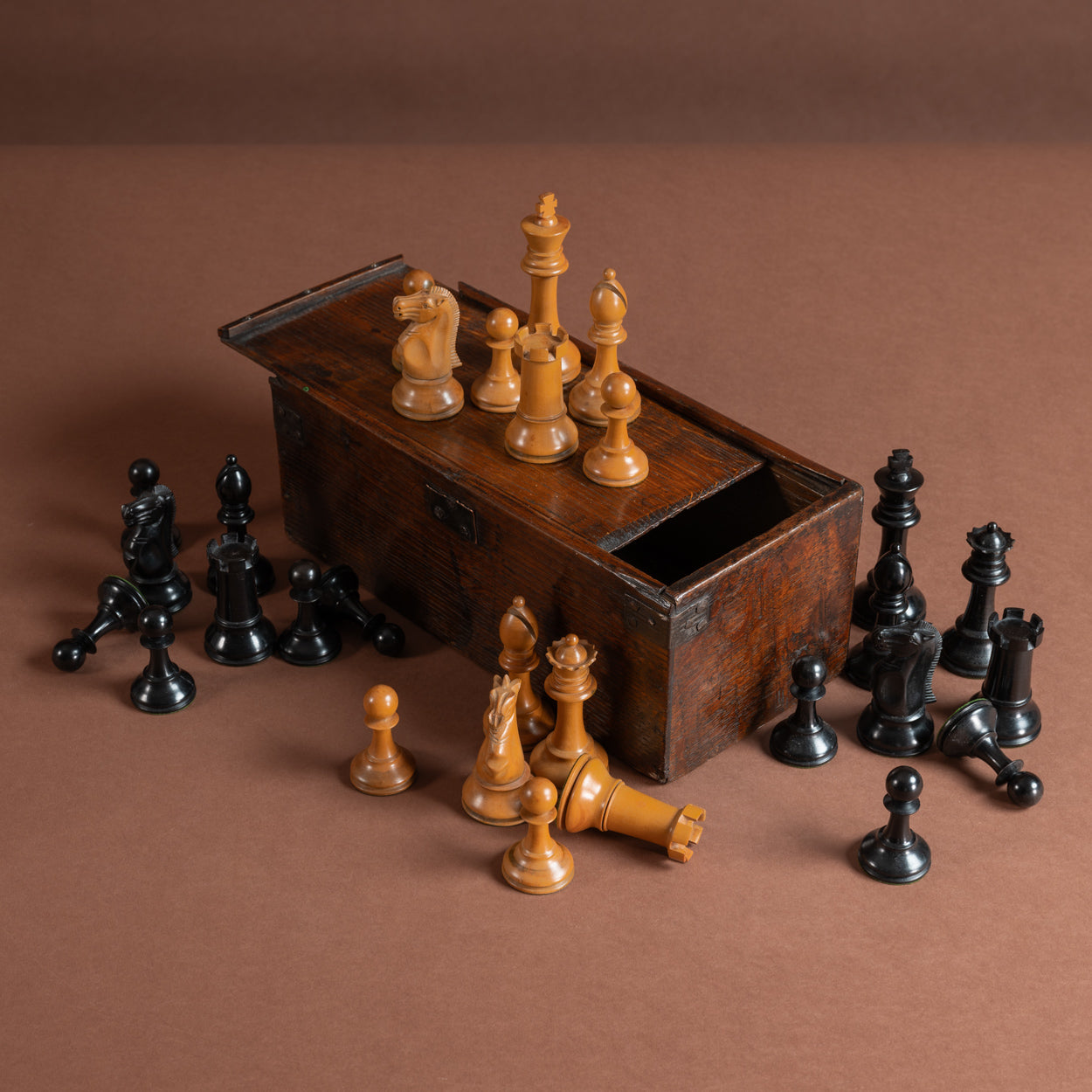 Victorian Boxed Tournament Size 'Staunton' Pattern Chess set with Boar ...