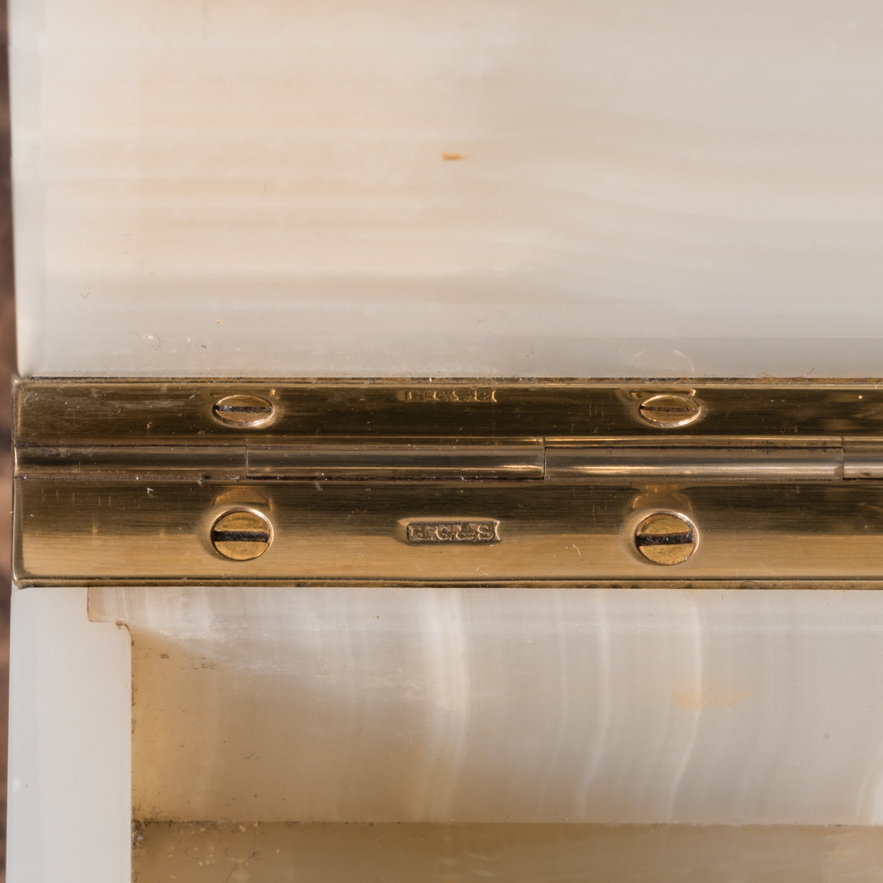 White Agate Stone Box and Ashtray Set – Bentleys London