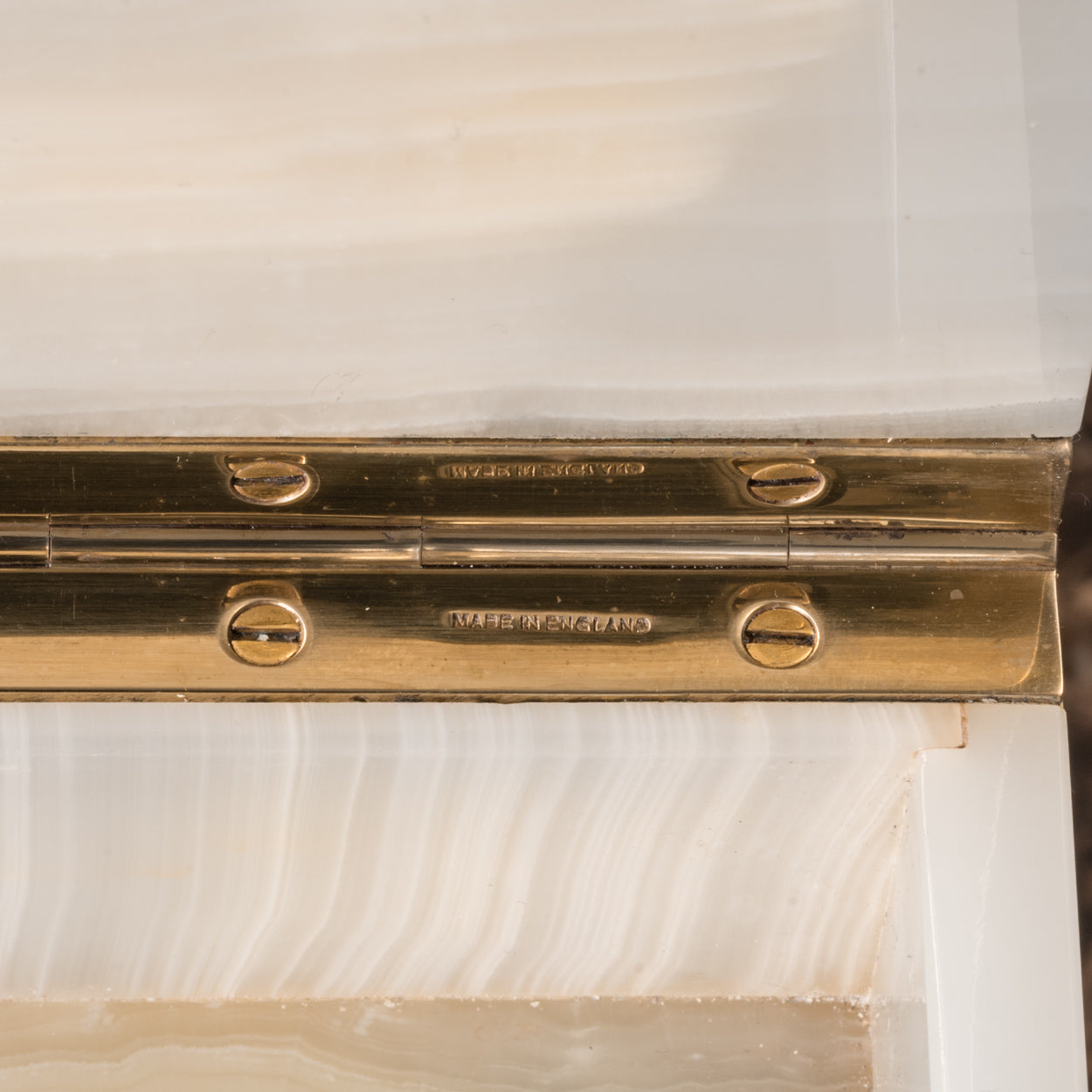 White Agate Stone Box and Ashtray Set – Bentleys London