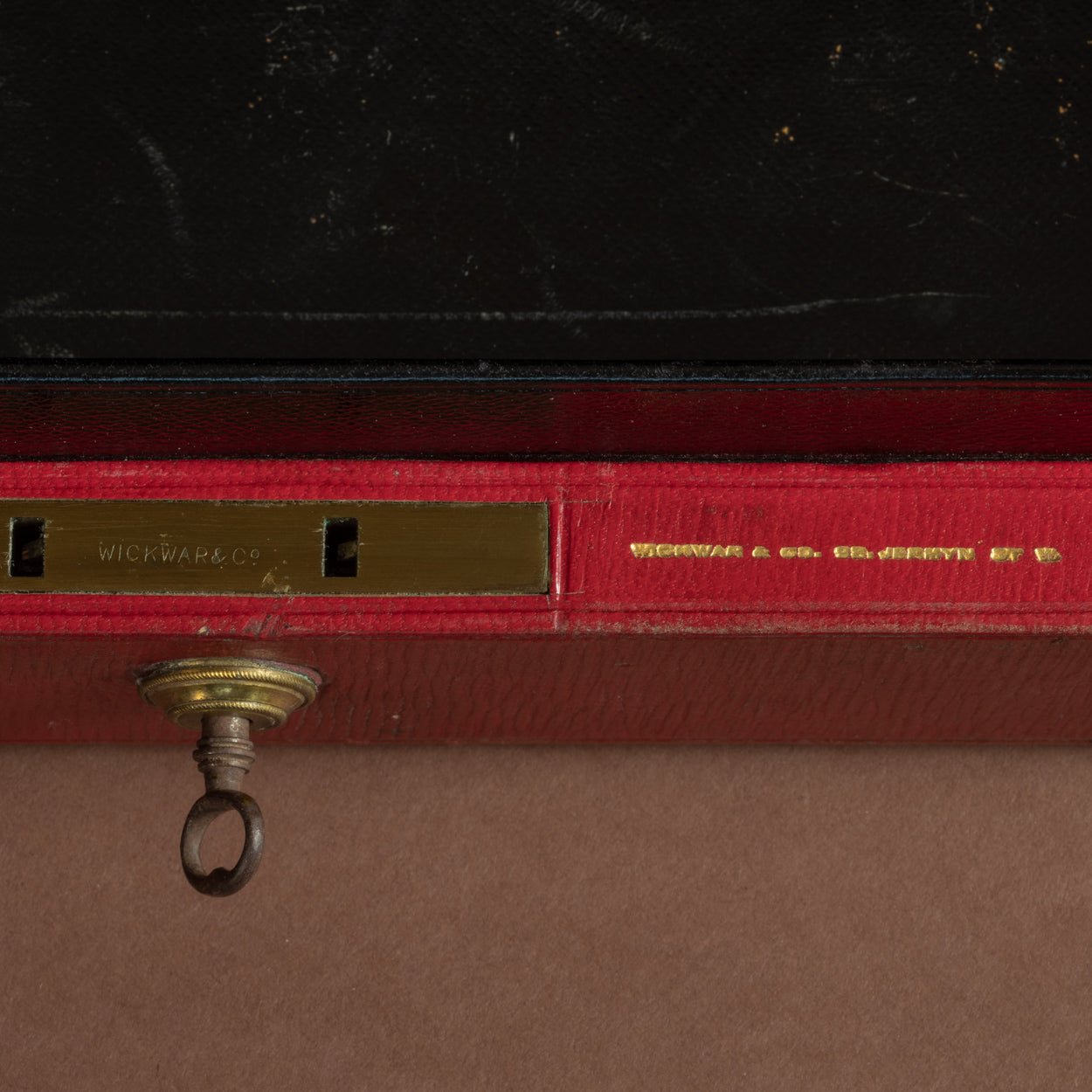 Despatch Box – Bentleys London