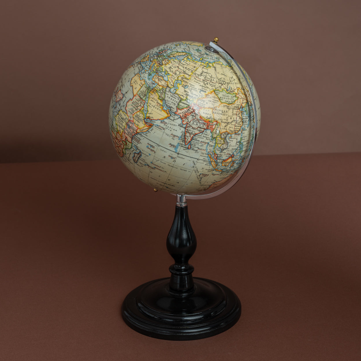 Geographia 8 Inch Globe on Wooden Base – Bentleys London
