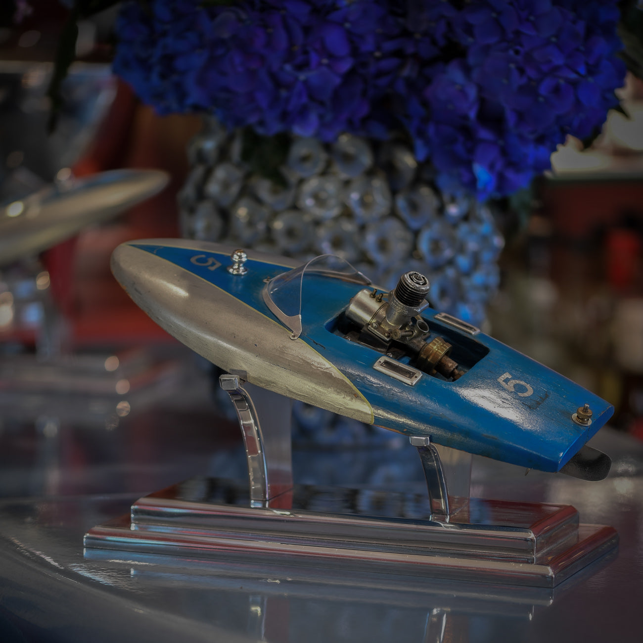 Pair of Tether Speed Boats – Bentleys London