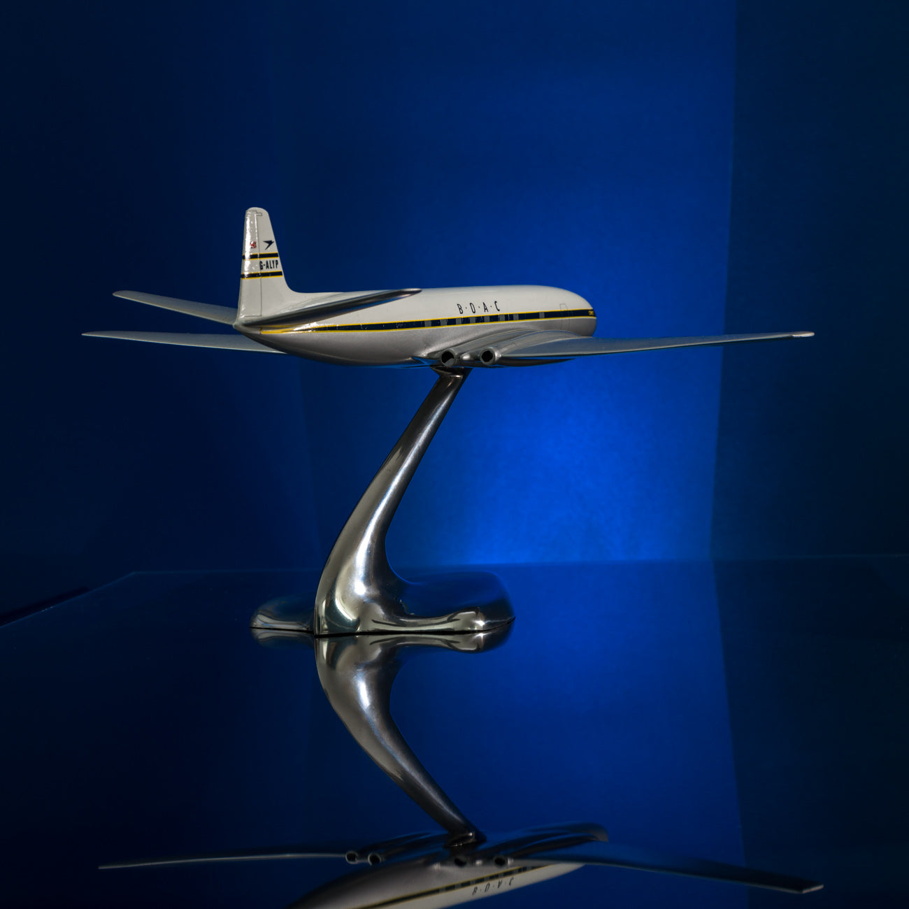 Bentleys London | Shop Objects | De Havilland Comet 1 in BOAC Livery