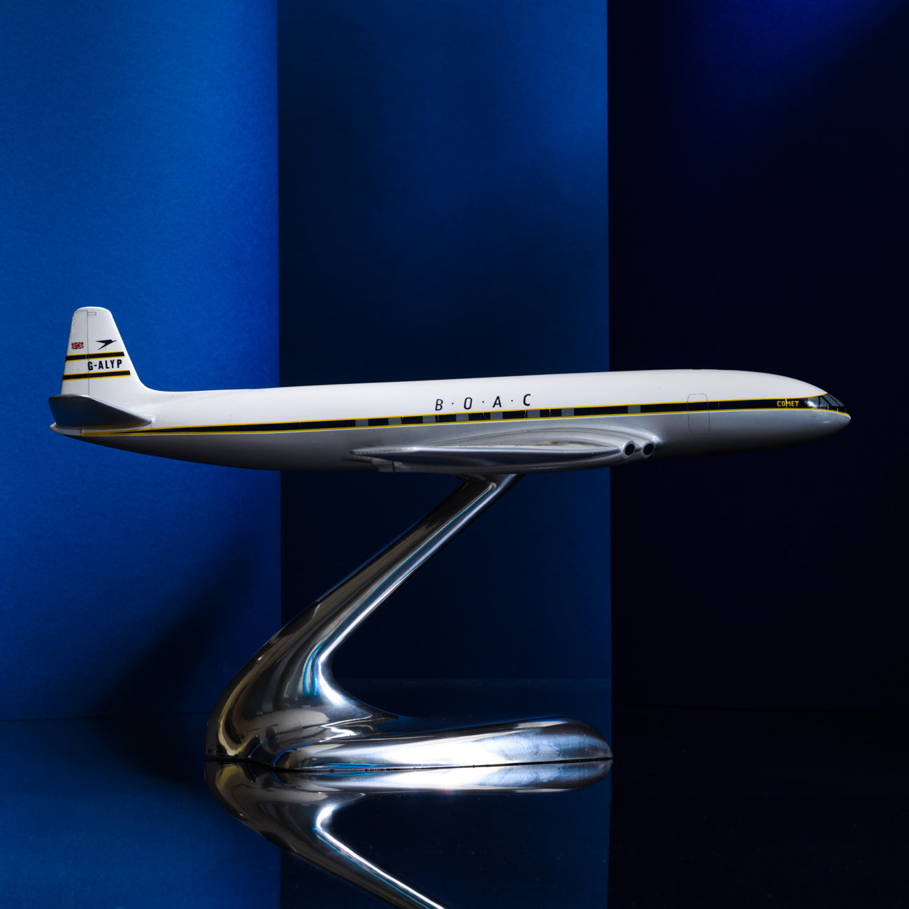 Bentleys London | Shop Objects | De Havilland Comet 1 in BOAC Livery