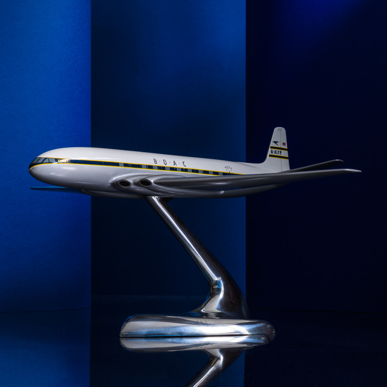 Bentleys London | Shop Objects | De Havilland Comet 1 in BOAC Livery