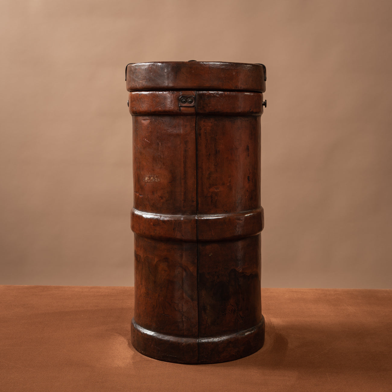Large Leather Cordite Carrier with Lid – Bentleys London