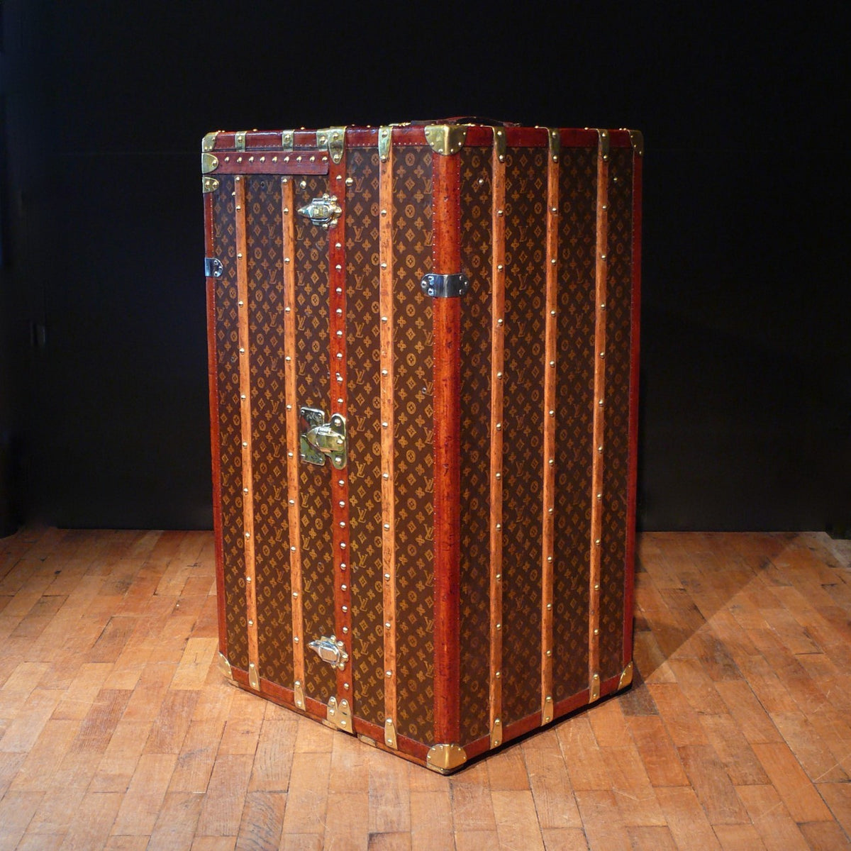 Louis Vuitton Large Monogram Wardrobe Trunk – Bentleys London