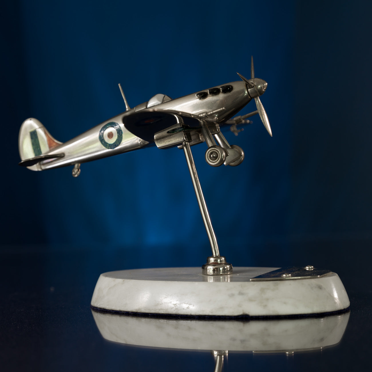 Model Spitfire – Bentleys London