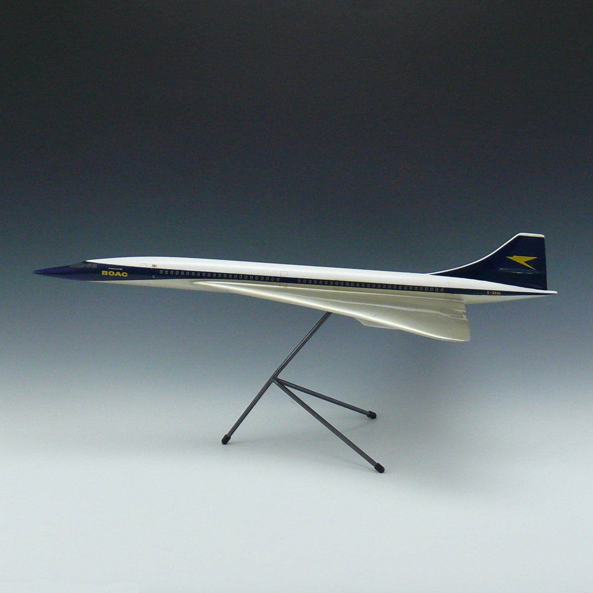 Model Concorde in BOAC Livery – Bentleys London