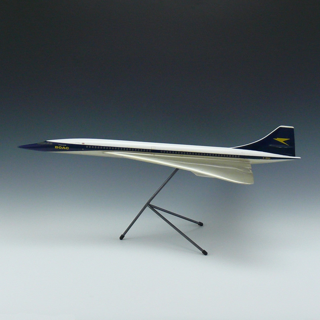 Model Concorde in BOAC Livery – Bentleys London