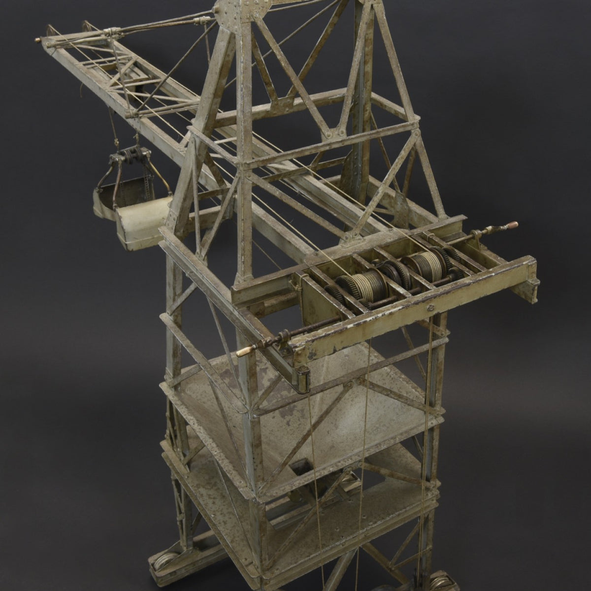 Metal Model Dockside Crane – Bentleys London