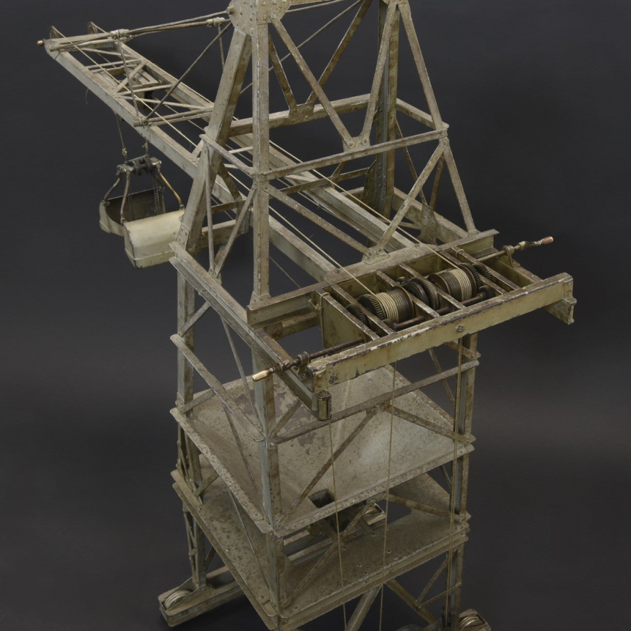 Metal Model Dockside Crane – Bentleys London