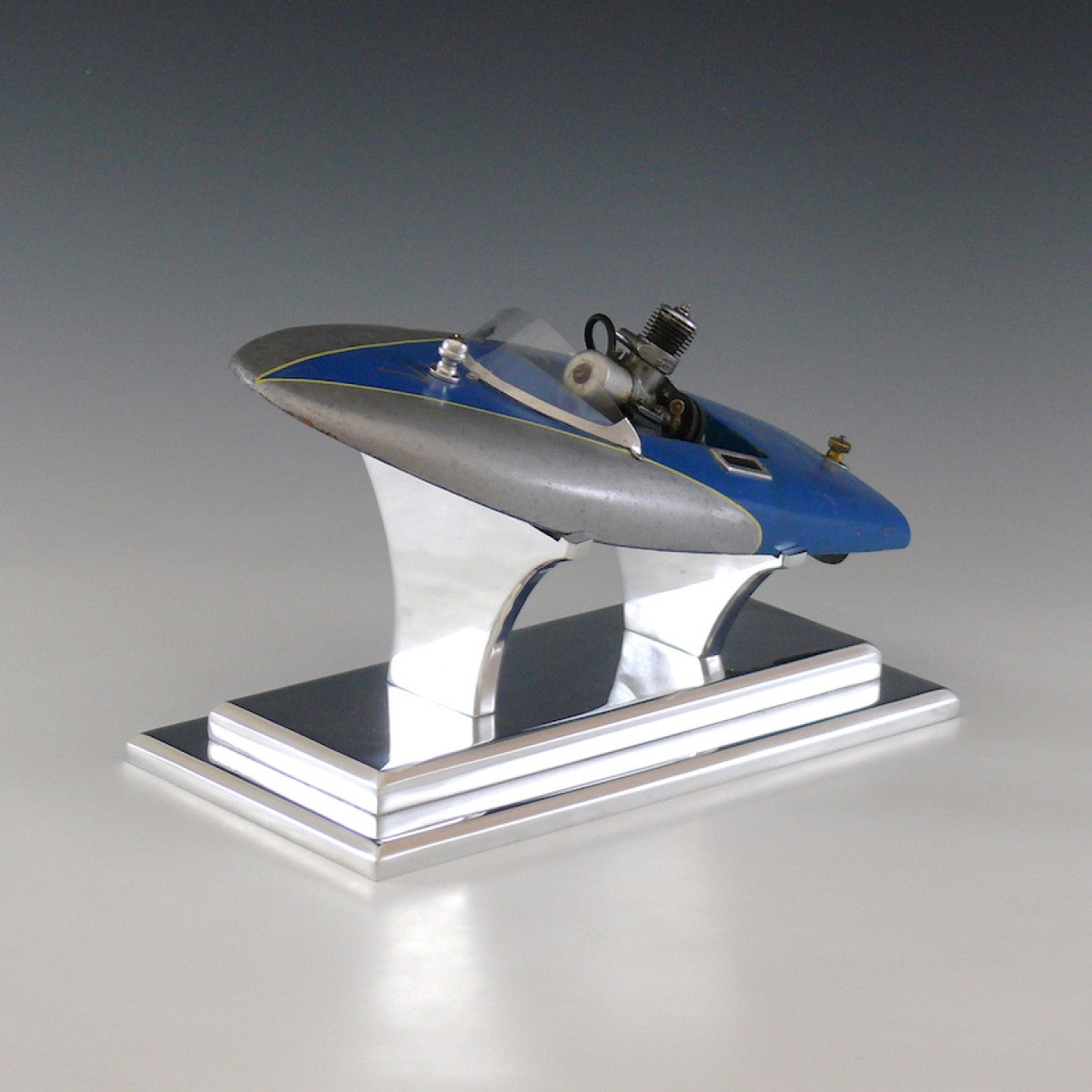 Pair of Tether Speed Boats – Bentleys London