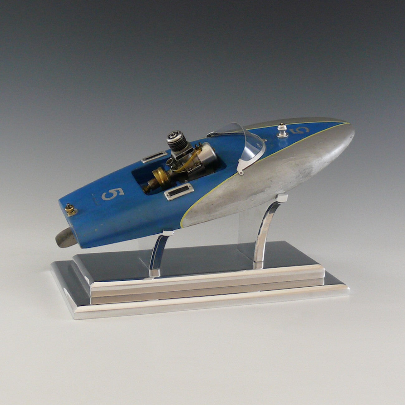 Pair of Tether Speed Boats – Bentleys London