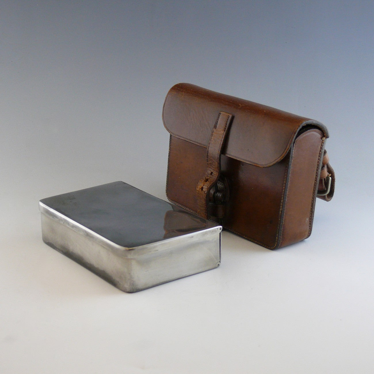 Cased Sandwich Tin – Bentleys London