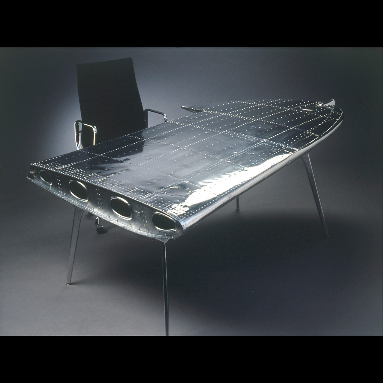 DC-3 ‘Dakota’ Wingtip Desk – Bentleys London