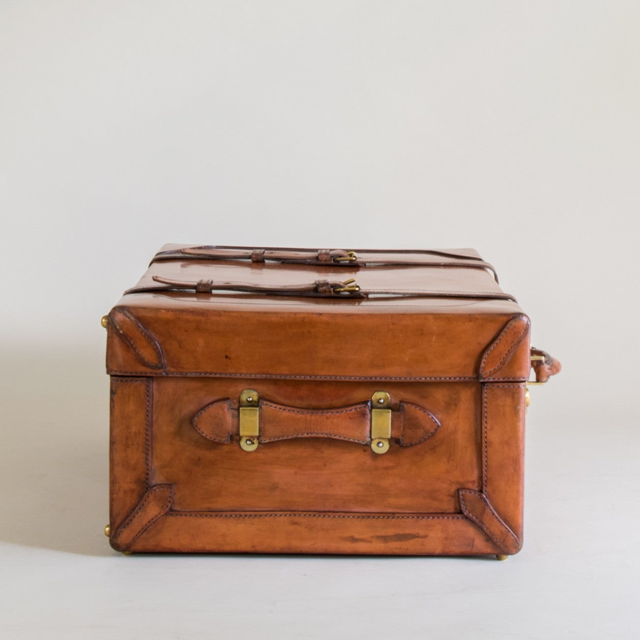 Large Tan Leather Suitcase with Straps and Tray – Bentleys London