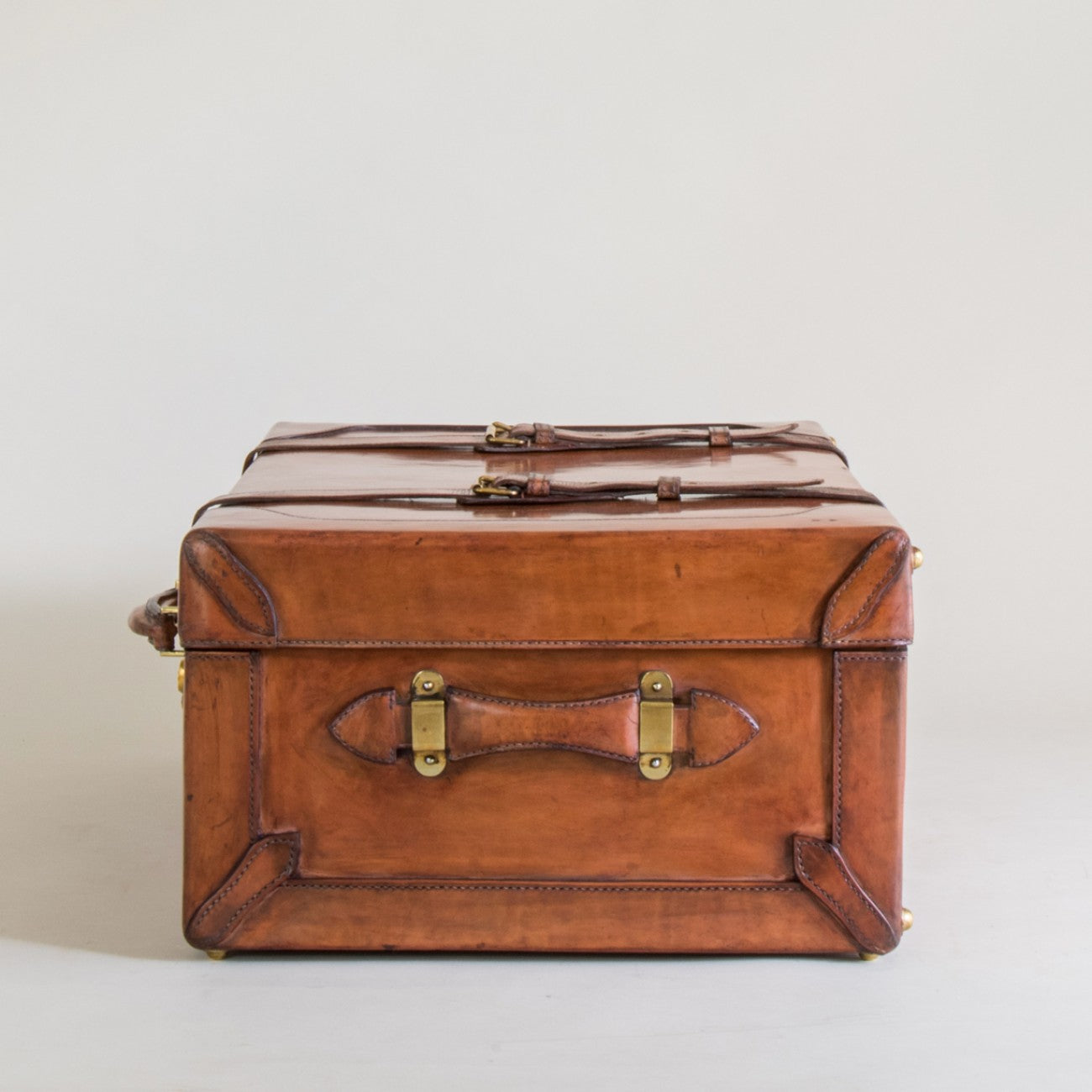 Large Tan Leather Suitcase with Straps and Tray – Bentleys London