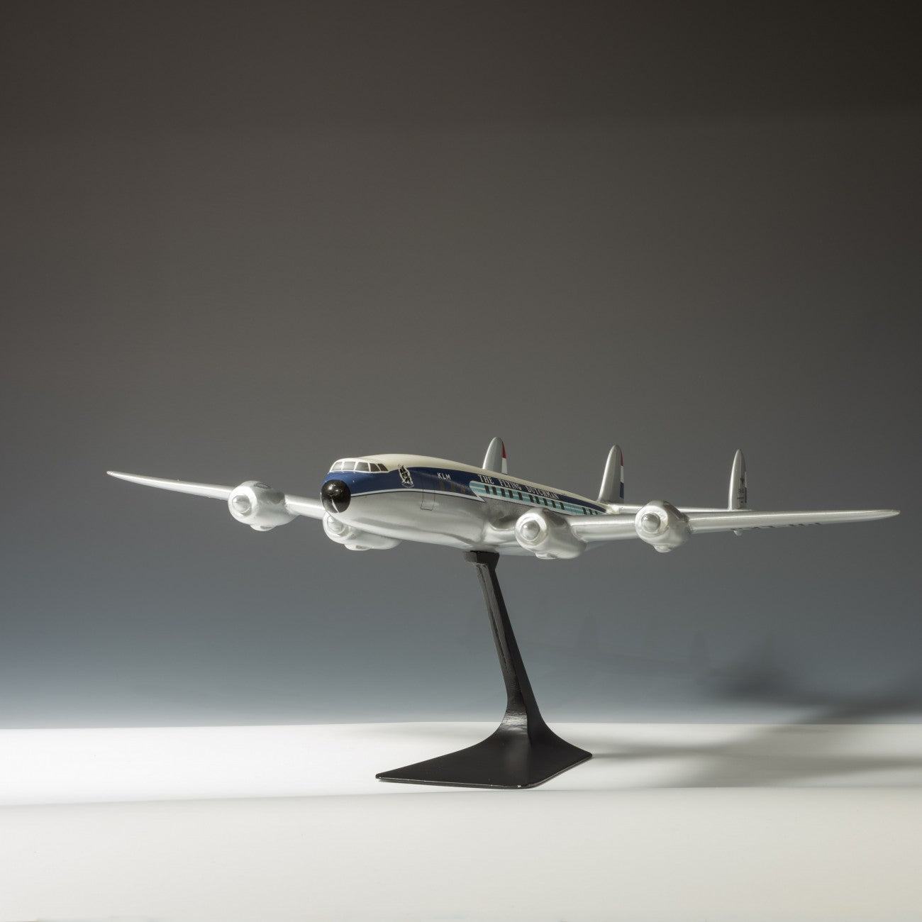 Lockheed Super Constellation Scale Model – Bentleys London