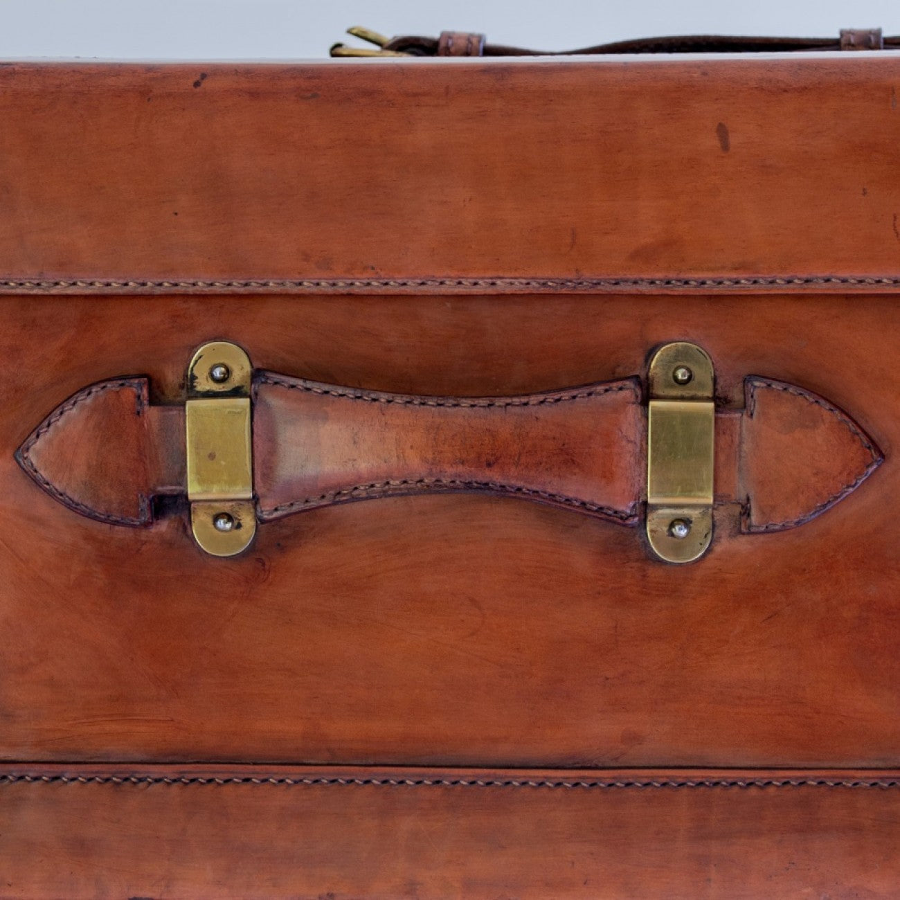 Large Tan Leather Suitcase with Straps and Tray – Bentleys London