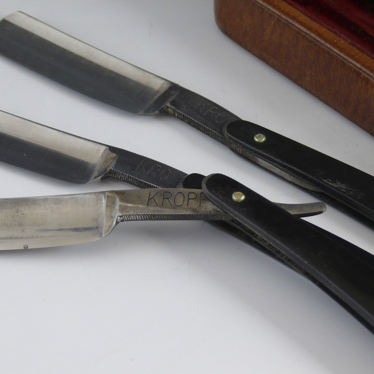 Leather Boxed Set of Straight Razors – Bentleys London