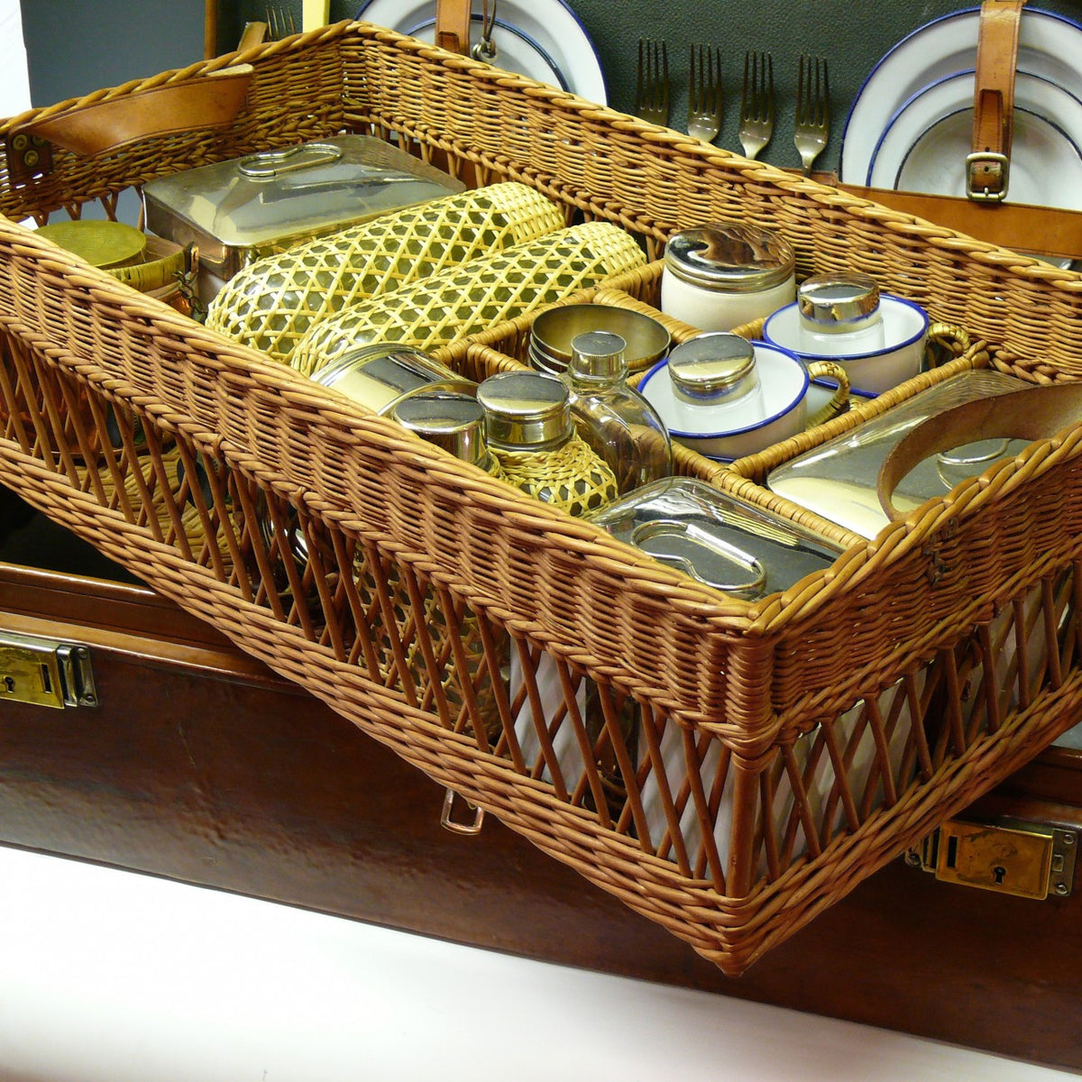 Leather Picnic Hamper for Six – Bentleys London