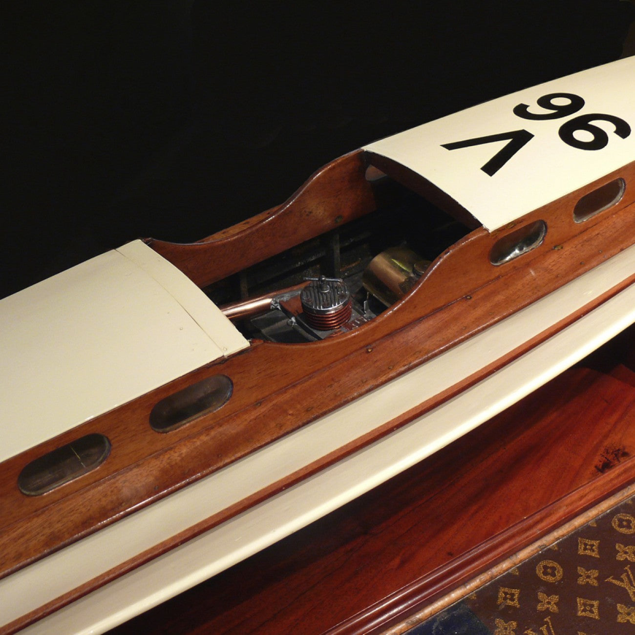 Powered Model Motor Boat V96 – Bentleys London