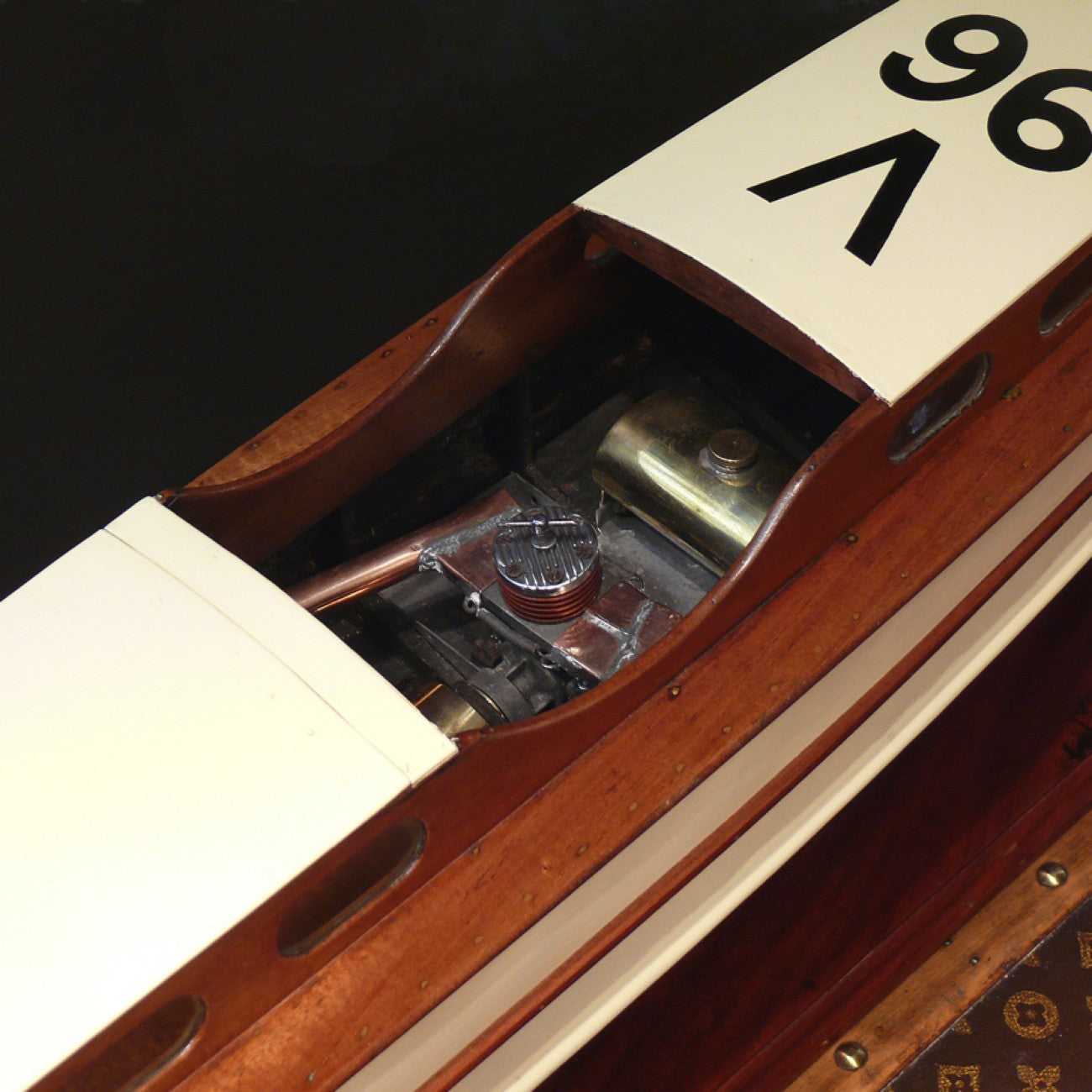 Powered Model Motor Boat V96 – Bentleys London